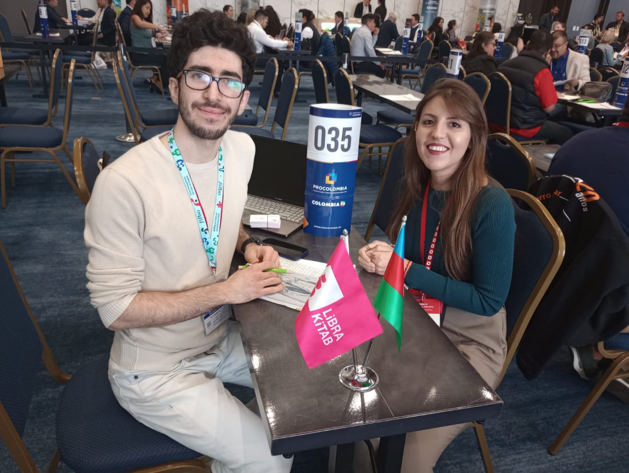 “Libra Kitab” nəşriyyatının əməkdaşı Boqota Beynəlxalq Kitab Sərgisində ...
